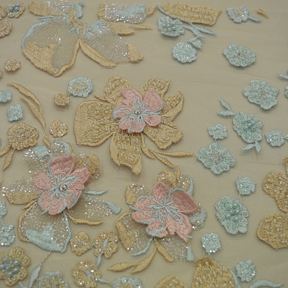 Tissu tulle brodé perlé jade rose champagne — Tissus en Ligne